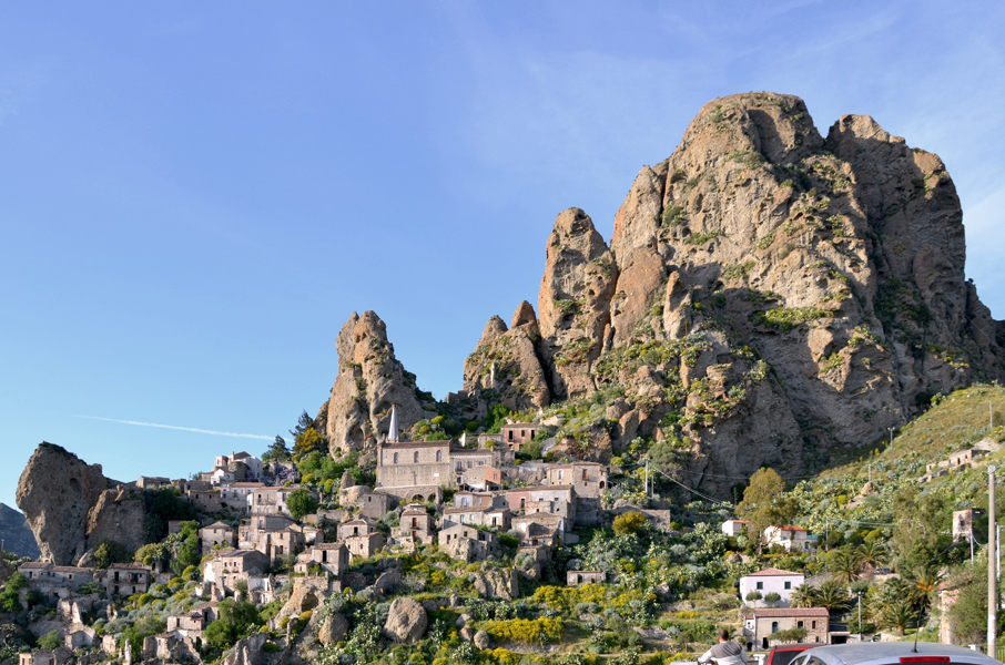 Pentedattilo, il borgo fantasma più suggestivo della costa… | Flickr